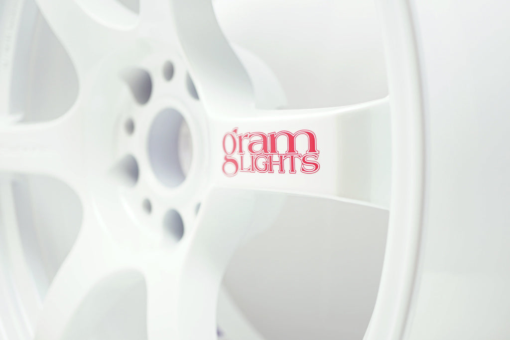 Gram Lights 57DR - 18x9.5 / +22 / 5x114.3 - Ceramic Pearl White *Set o ...